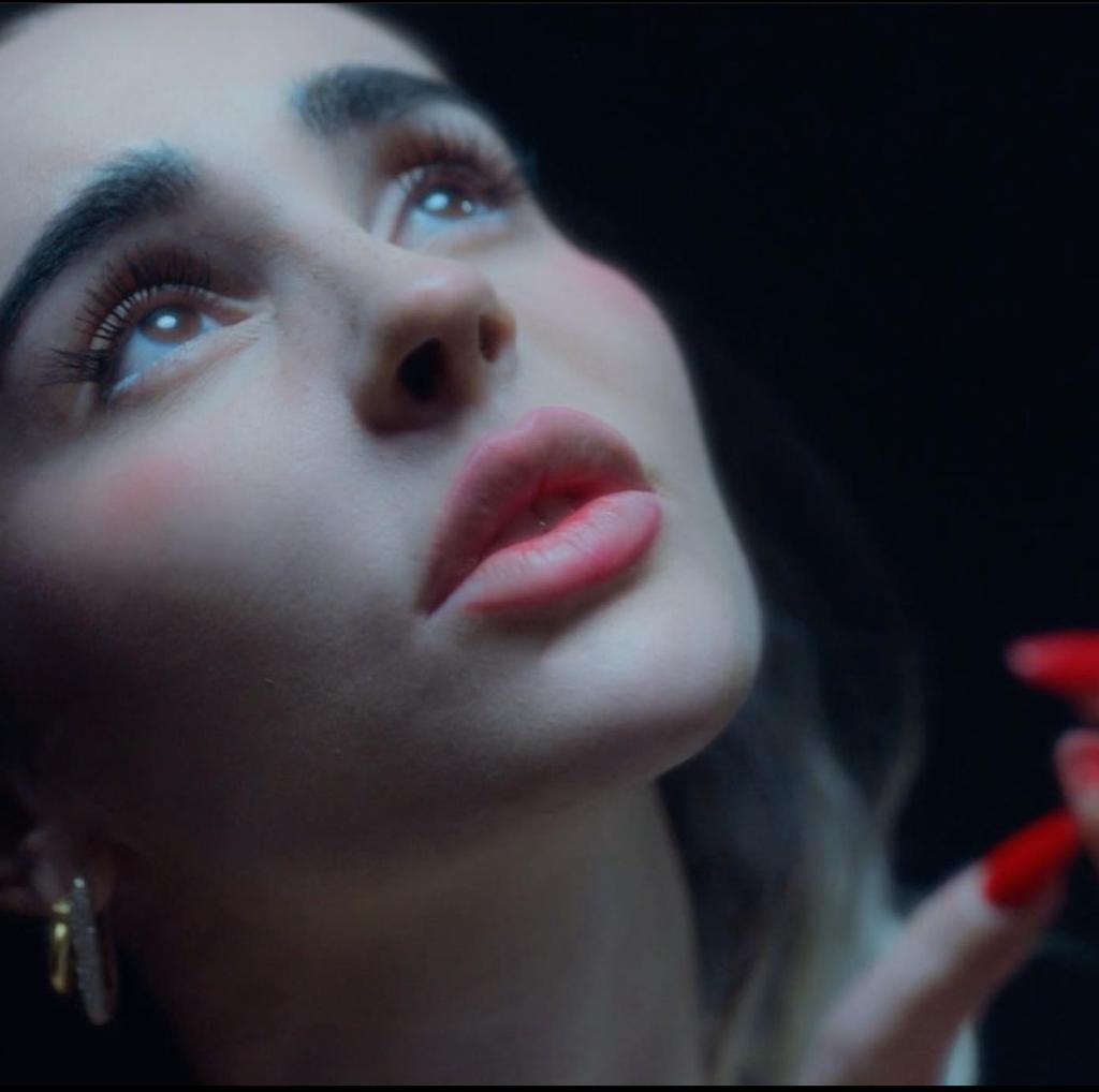 Hannah Robinson – Songwriter – Hannah Robinson is a British singer ...